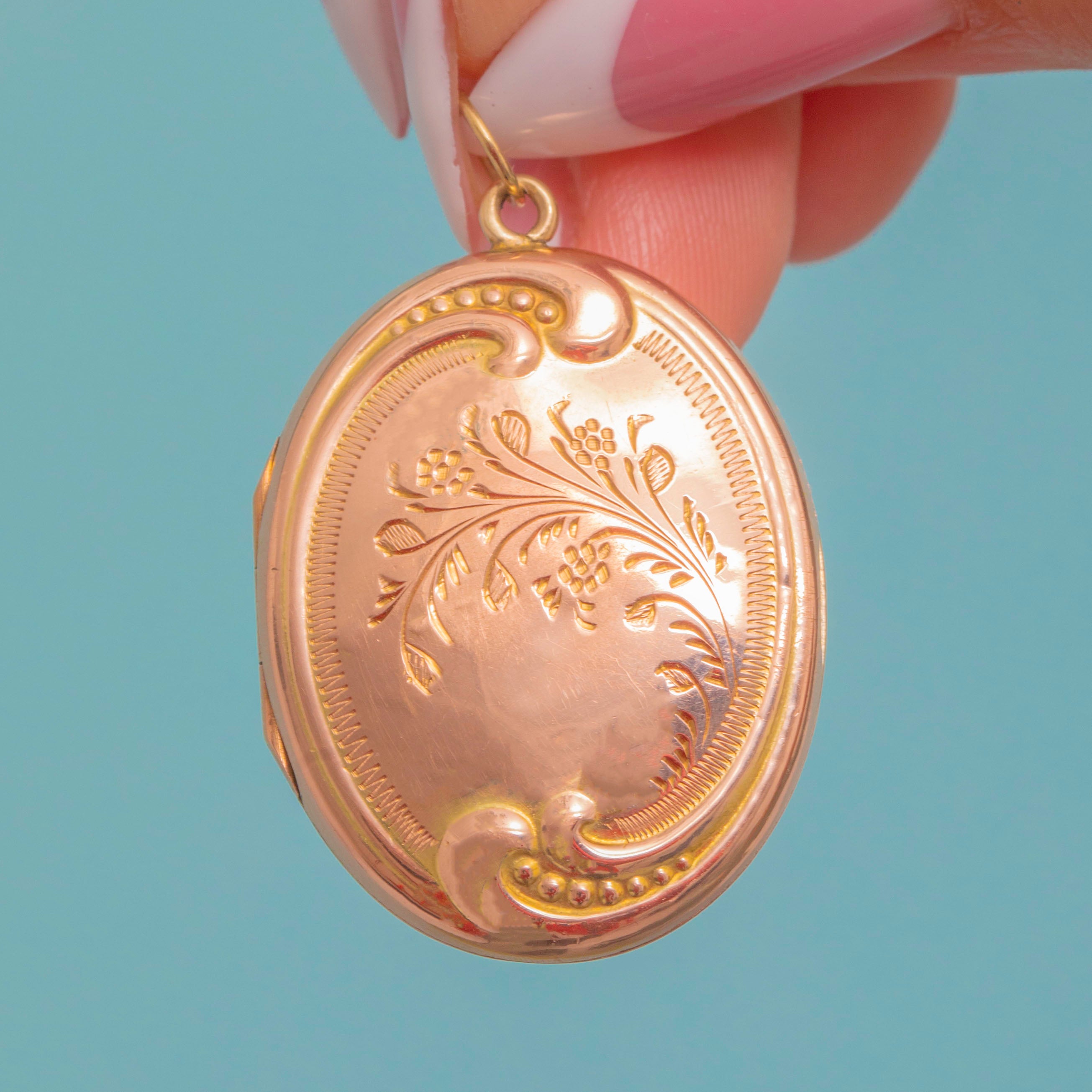 Antique 9ct Gold Oval Engraved Locket