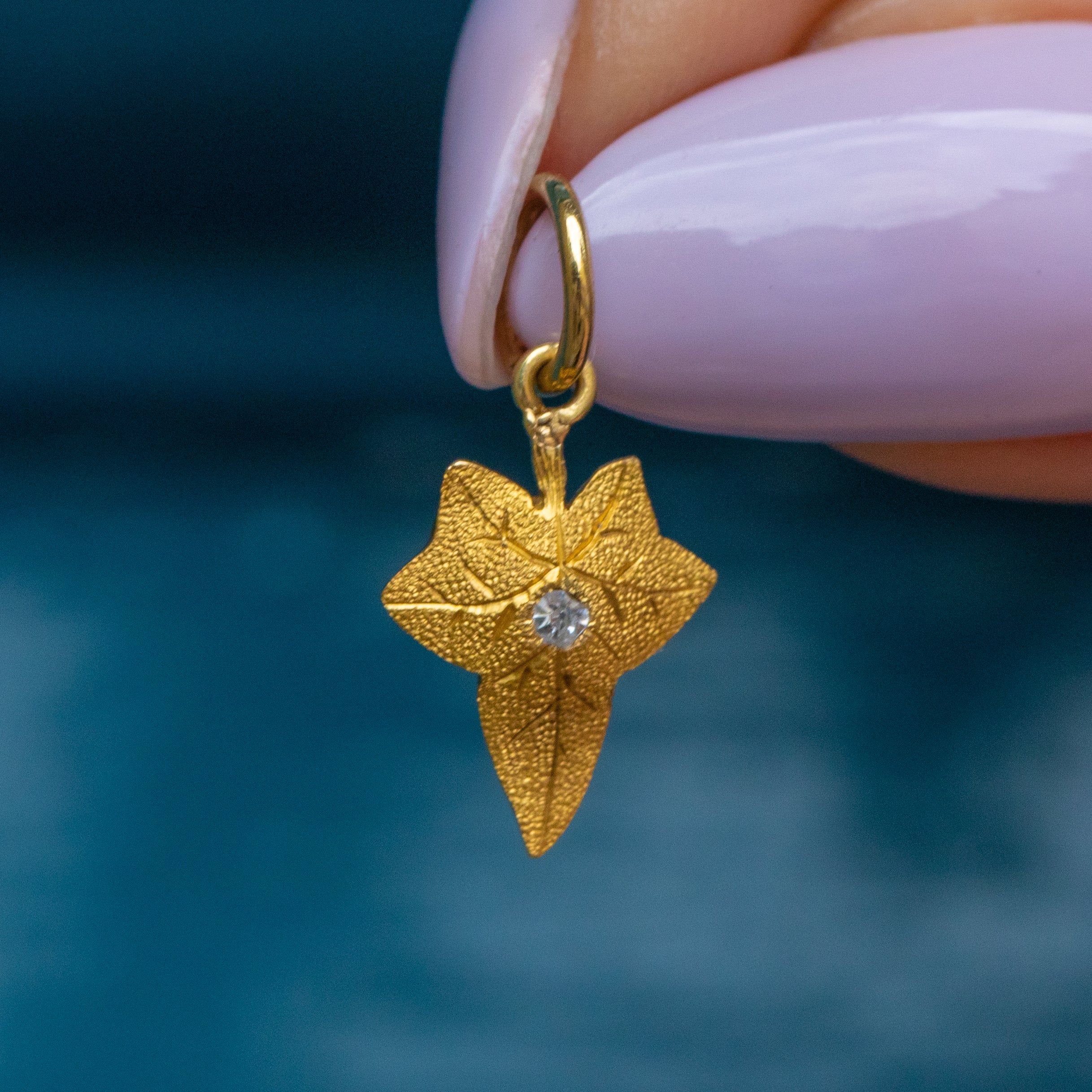 Antique 18ct Gold Ivy Leaf Diamond Charm – Lillicoco