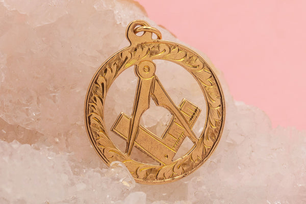 Antique 9ct Gold Masonic Compass Pendant – Lillicoco